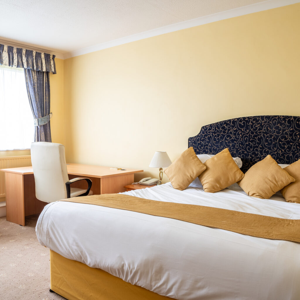 Contact - Tiverton Inn & Lounge