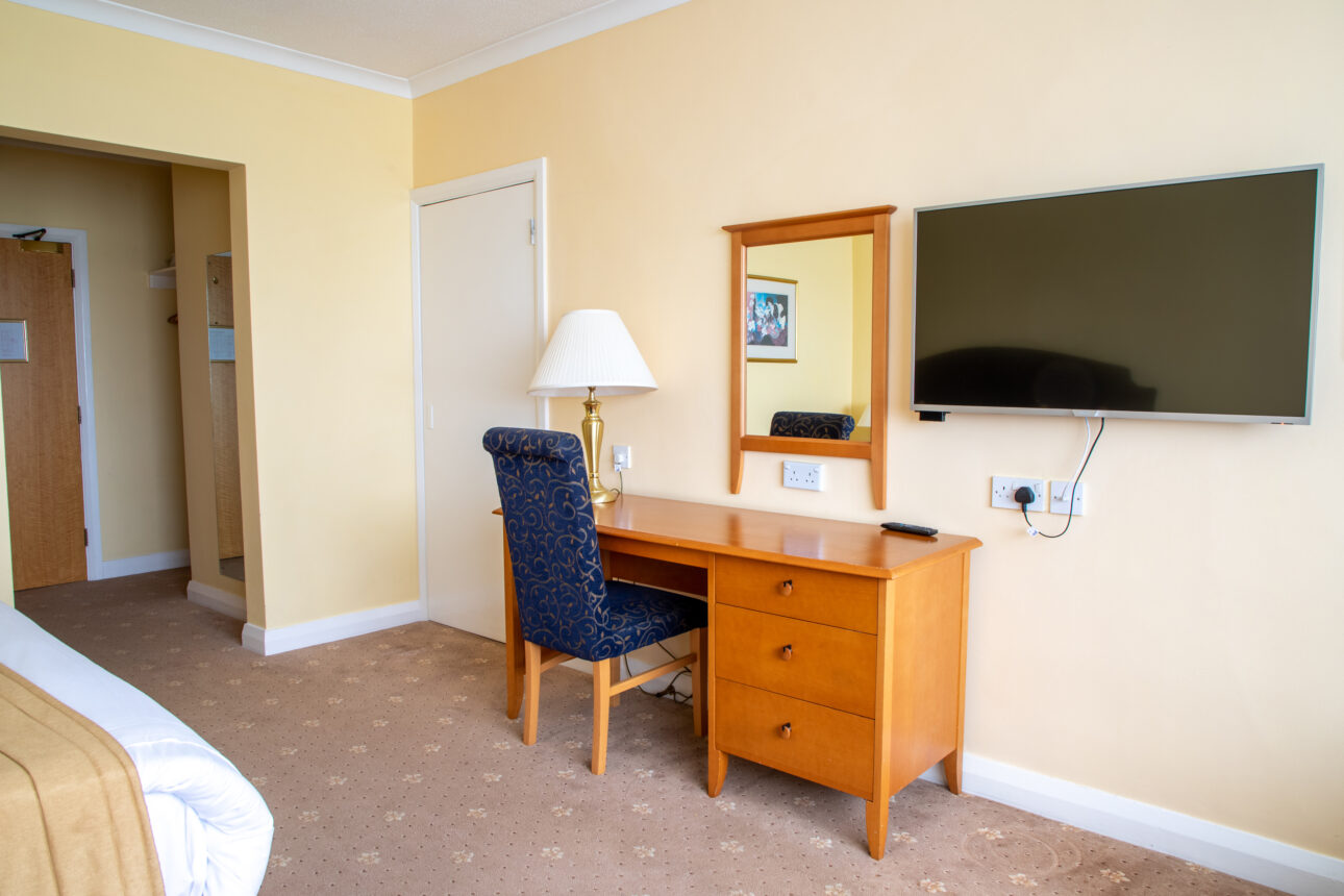 Sleep - Tiverton Inn & Lounge