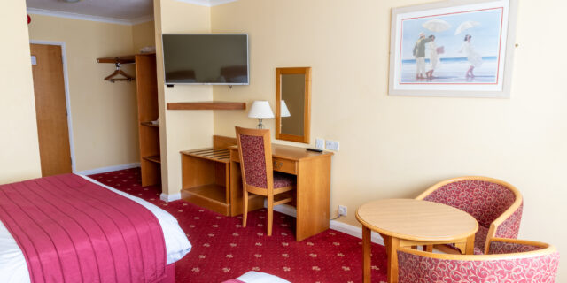 Sleep - Tiverton Inn & Lounge