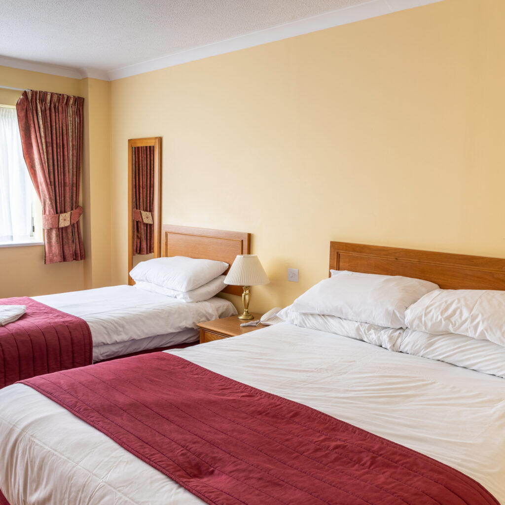 Sleep - Tiverton Inn & Lounge