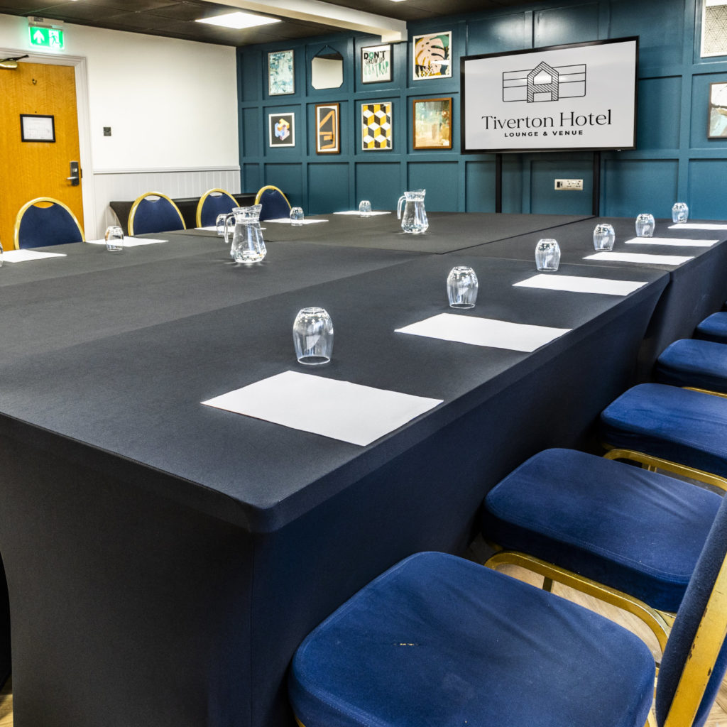 Meet - Tiverton Inn & Lounge